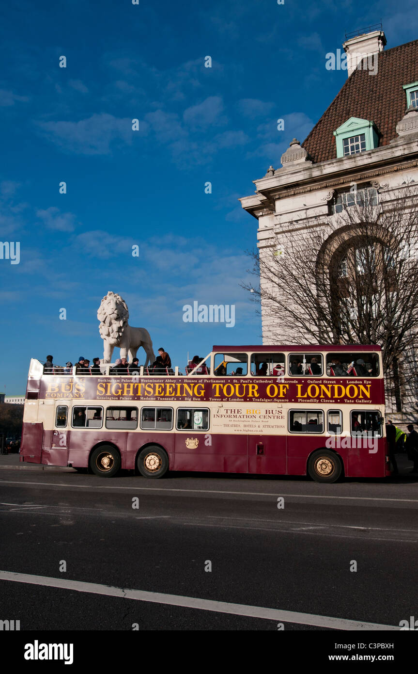 London tourist bus hi-res stock photography and images - Alamy