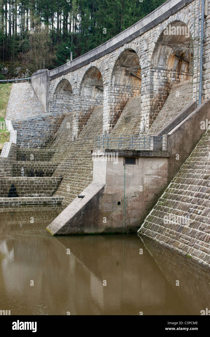 Stone barrier hi-res stock photography and images - Alamy