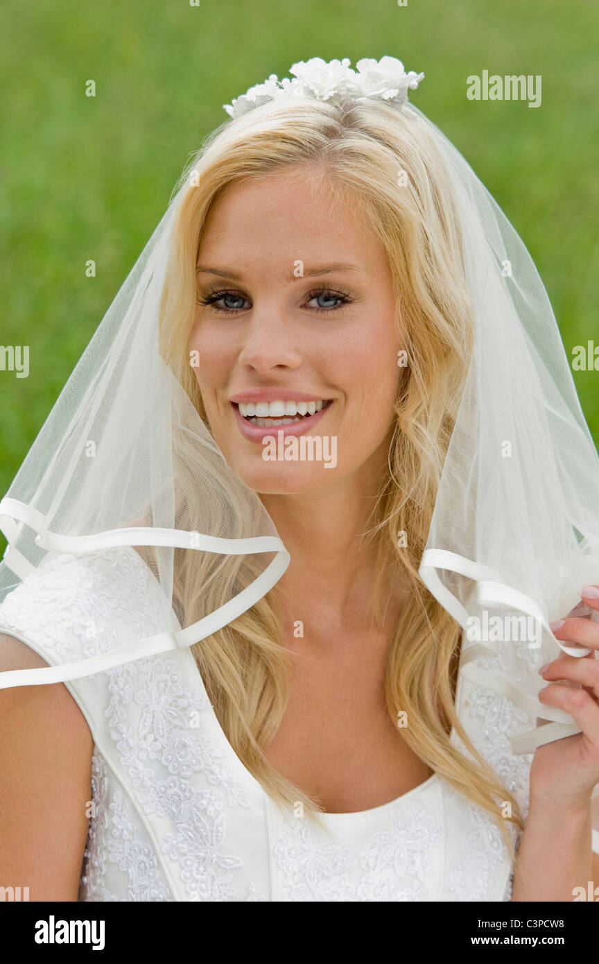 Portrait of a bride, smiling Stock Photo - Alamy