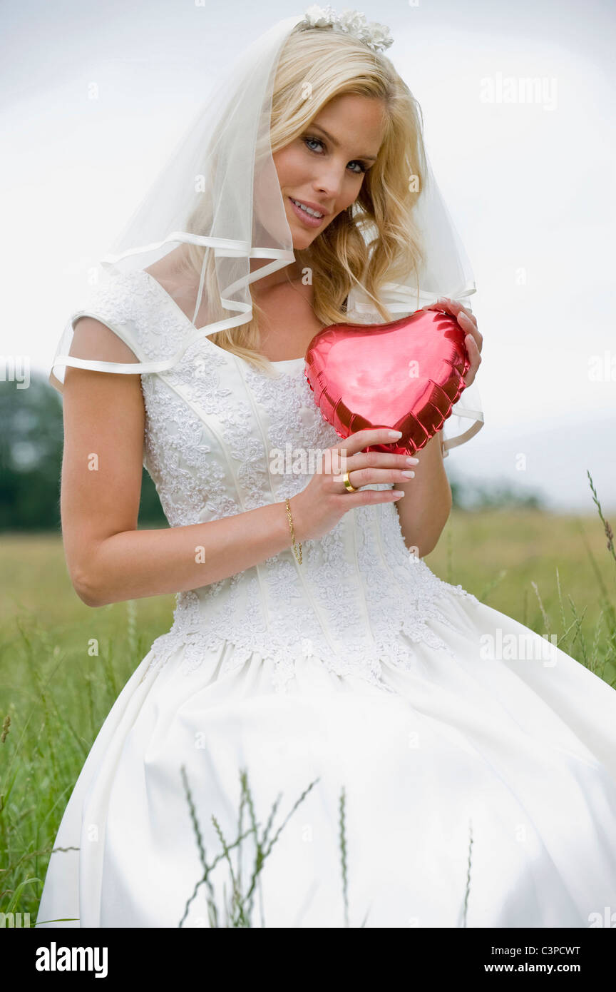 Bride heart hi-res stock photography and images - Alamy