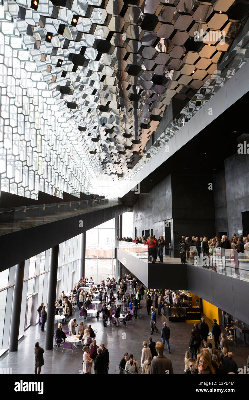 Crowded house opera house hi-res stock photography and images - Alamy