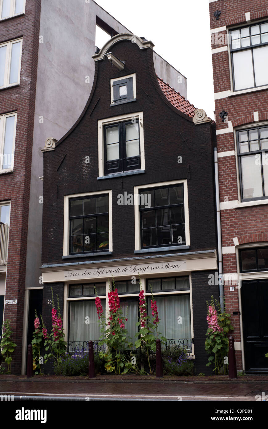 Small traditional house in Amsterdam Stock Photo - Alamy