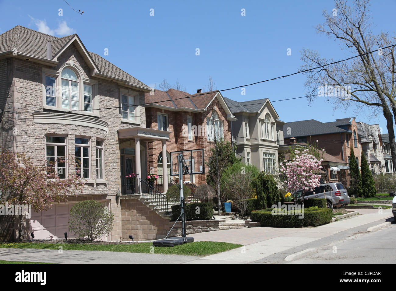 North American suburban street with modern houses Stock Photo - Alamy