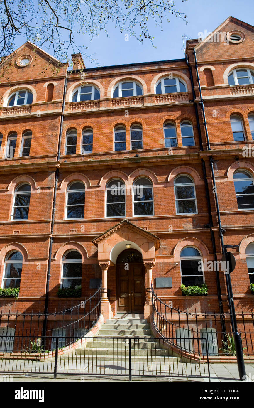 typical beautiful london houses in England Stock Photo - Alamy
