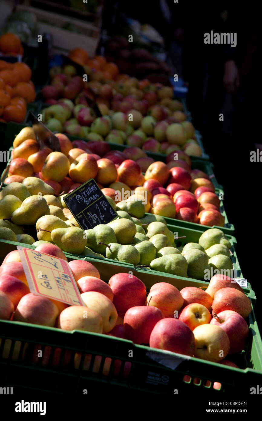 Weekly farmers hi-res stock photography and images - Alamy