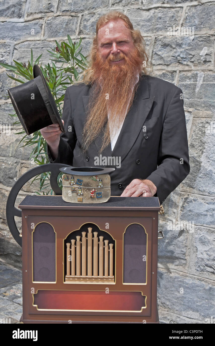 Hand organ hi-res stock photography and images - Alamy