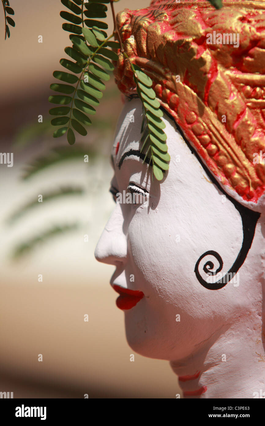 Buddhist figure hi-res stock photography and images - Alamy
