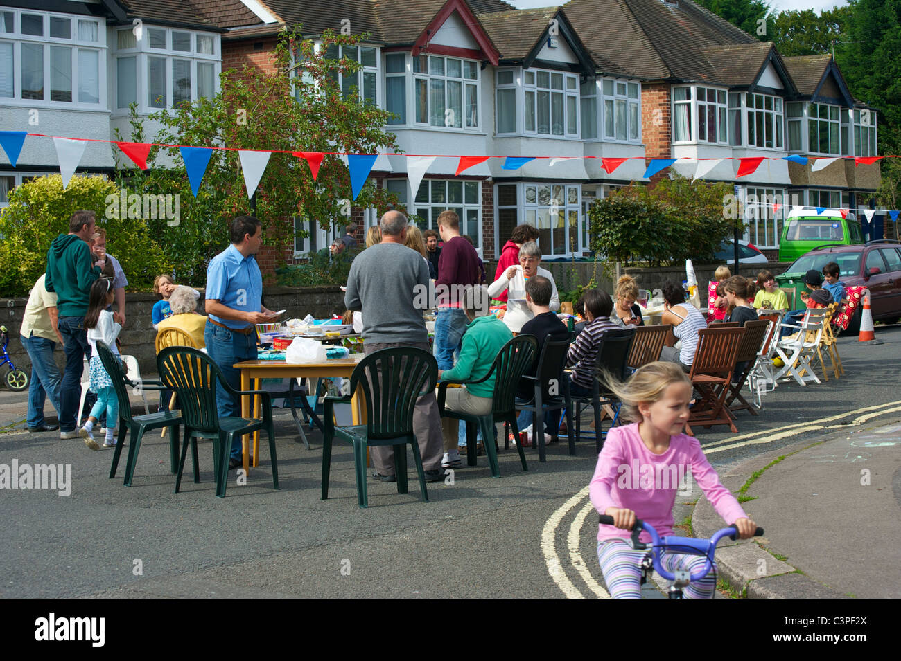 Street party in the suburbs of Oxford, England Stock Photo - Alamy