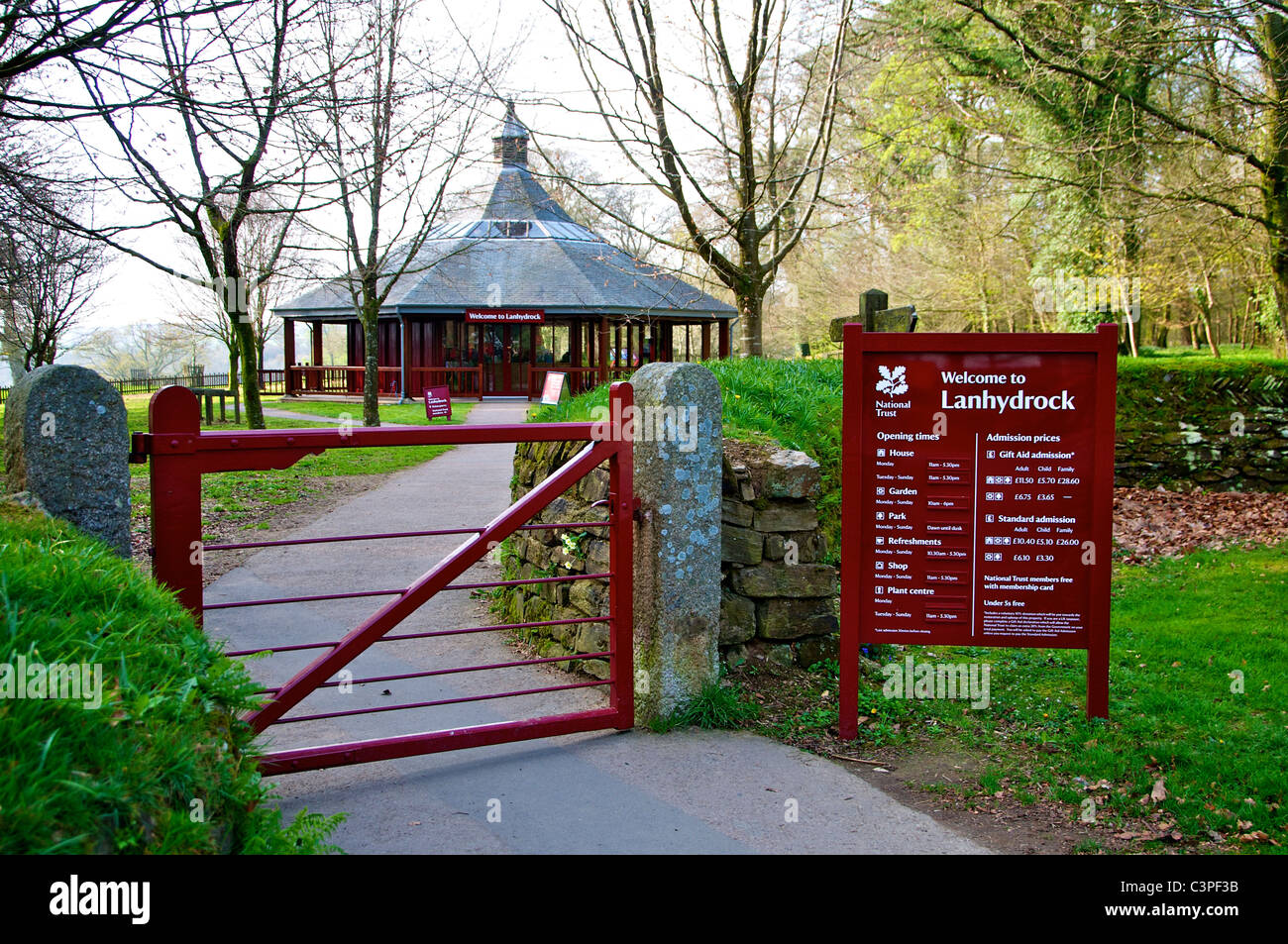 National trust sign gardens hi-res stock photography and images - Alamy