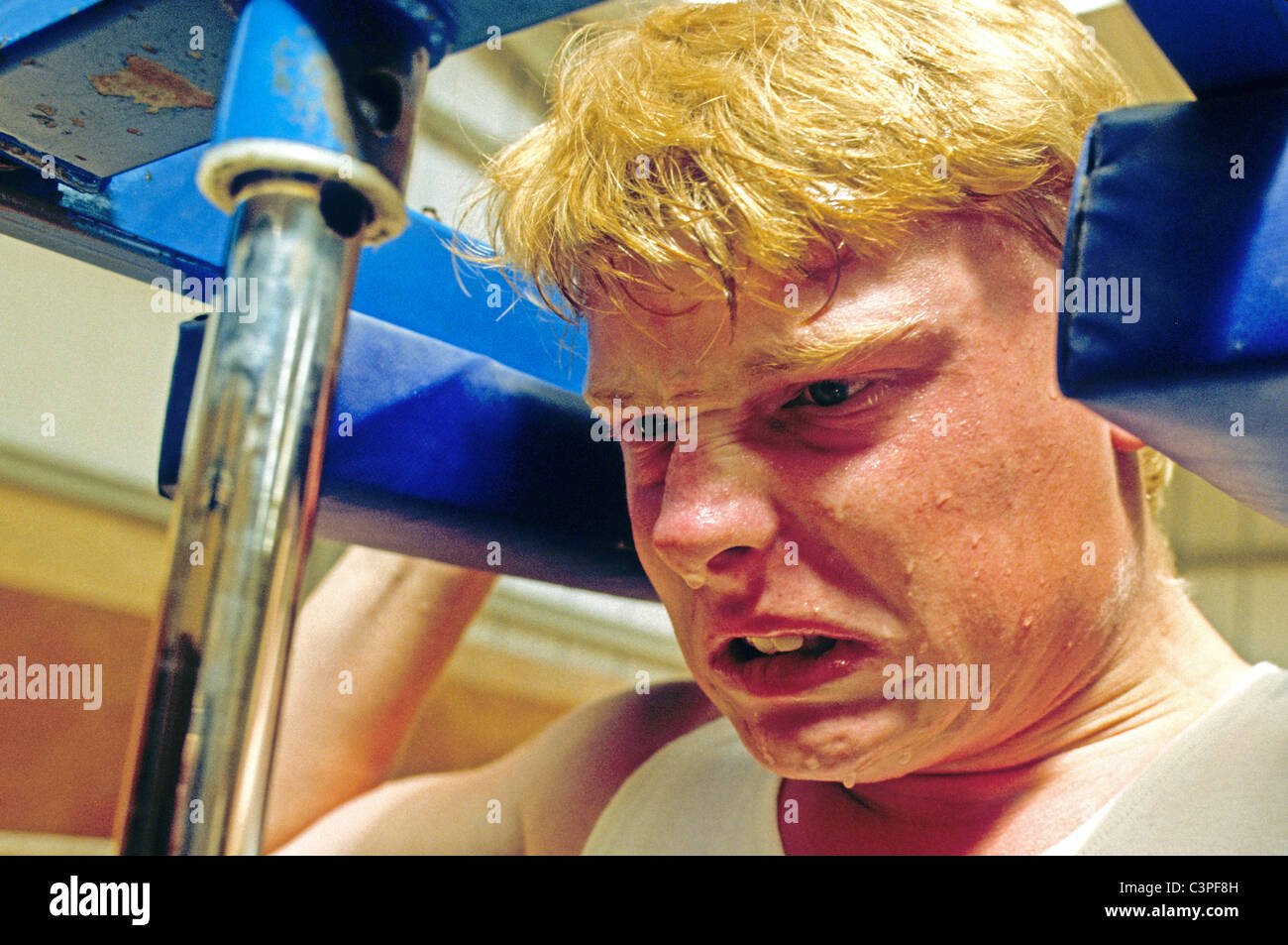 Strain straining hi-res stock photography and images - Alamy