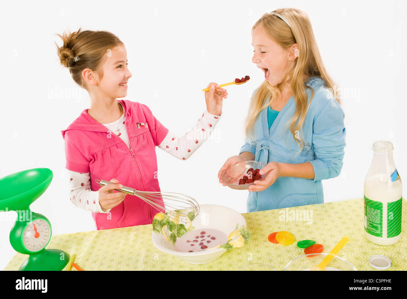 Two girls in the kitchen preparing meal, portrait Stock Photo - Alamy