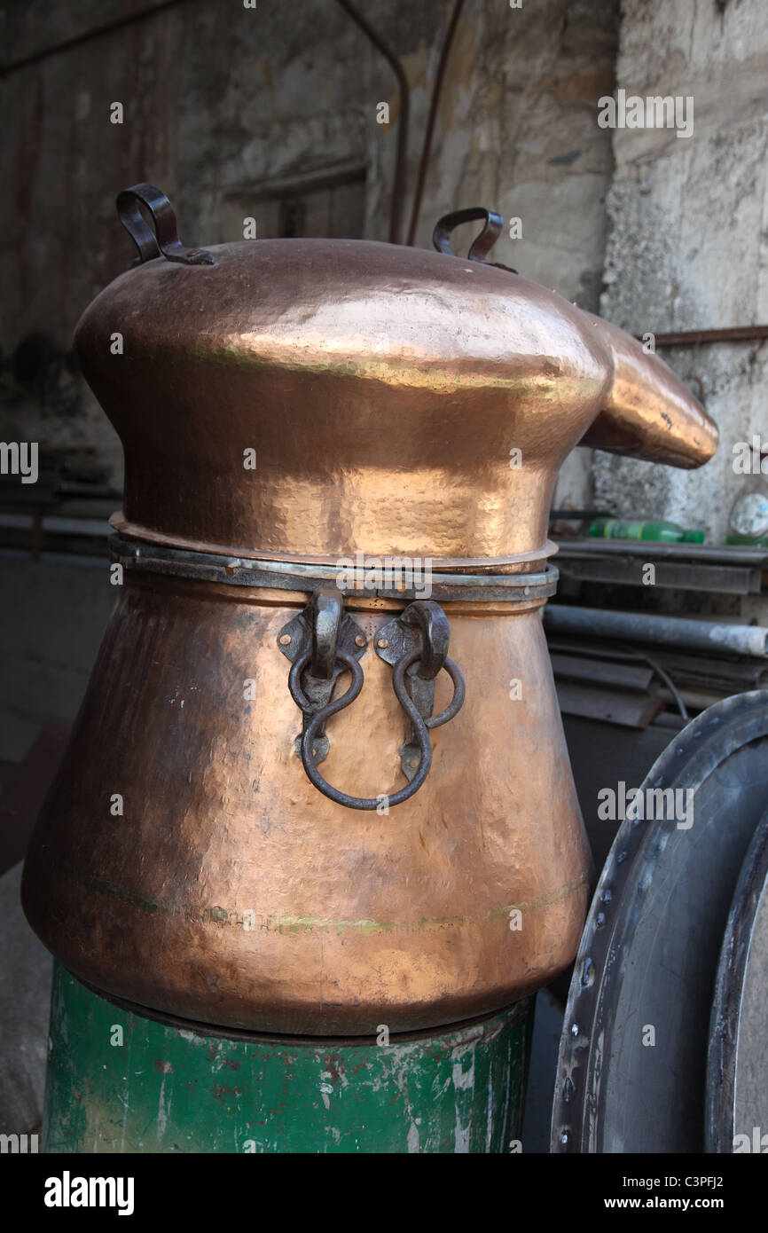 Modern copperware hi-res stock photography and images - Alamy