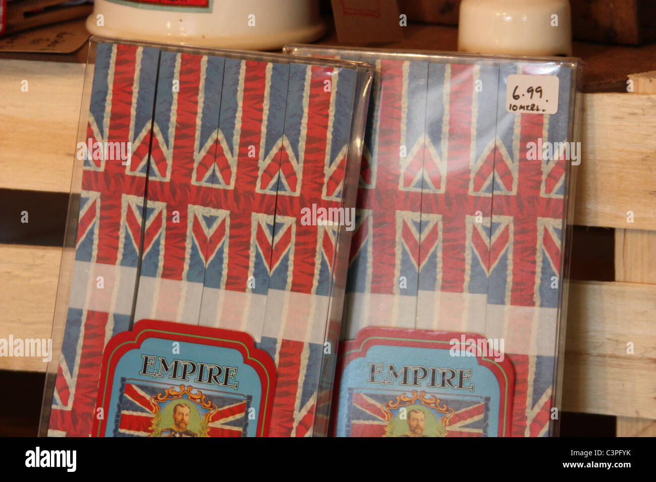 Vintage paper chains hi-res stock photography and images - Alamy