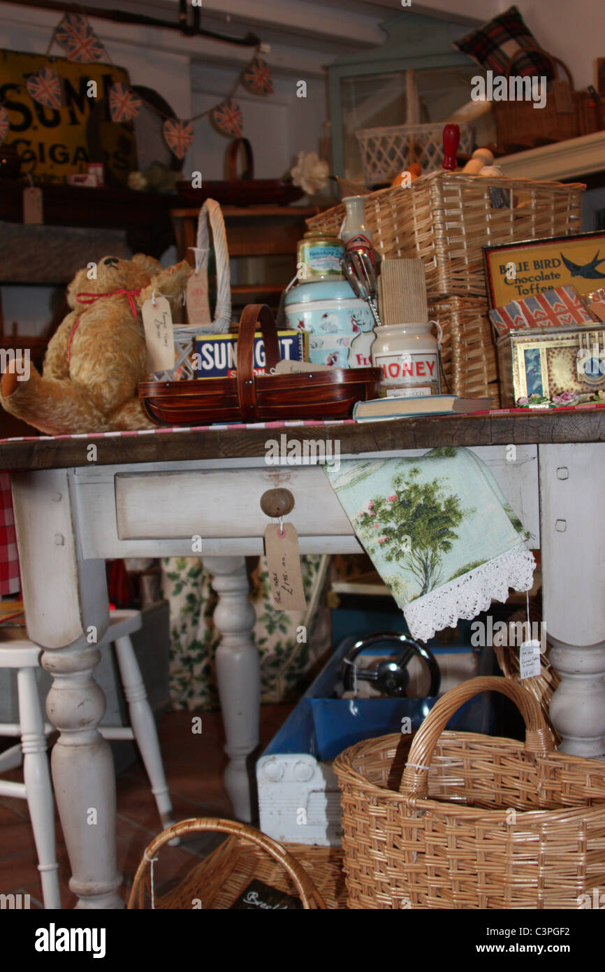 Shop interior 1950s hi-res stock photography and images - Alamy
