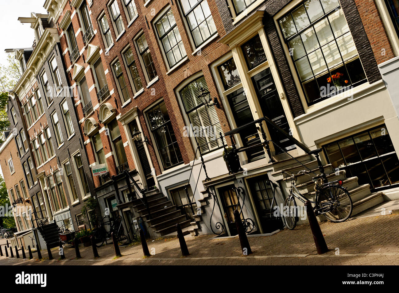 A Dutch canalside house on the Keizersgracht, Amsterdam, Netherlands ...