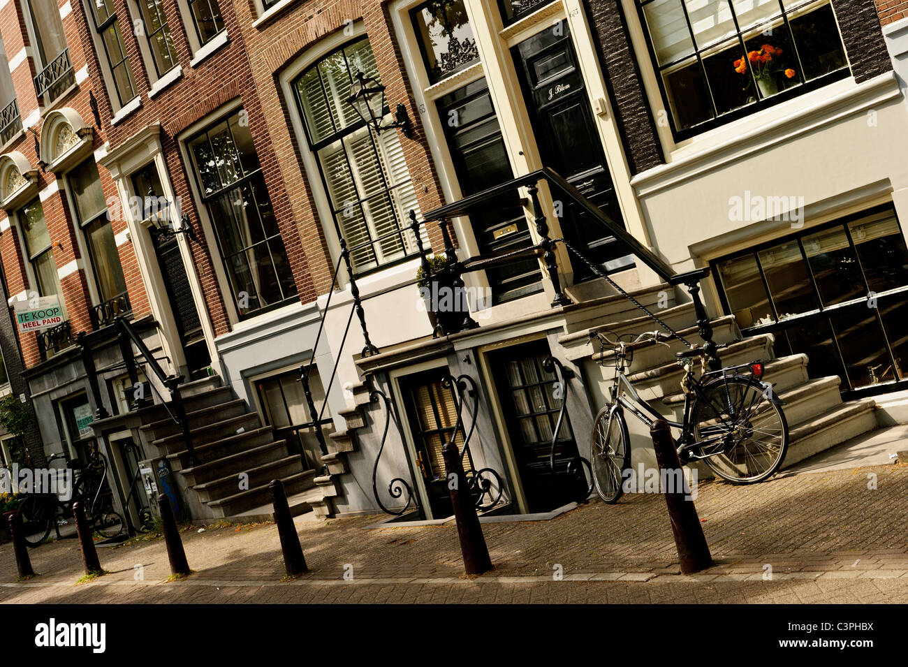 A Dutch canalside house on the Keizersgracht, Amsterdam, Netherlands ...