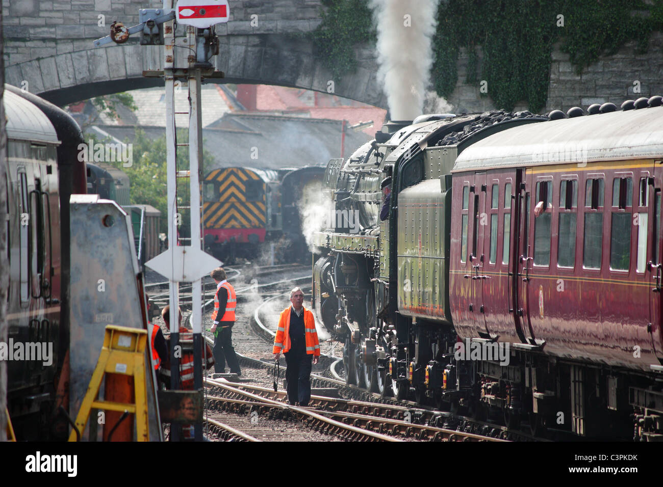 Steam train leaving station hi-res stock photography and images - Alamy