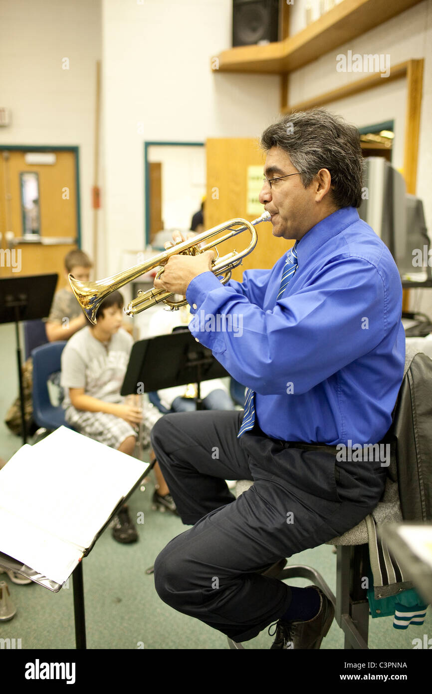 Park Crest Middle School junior high students learning from male ...