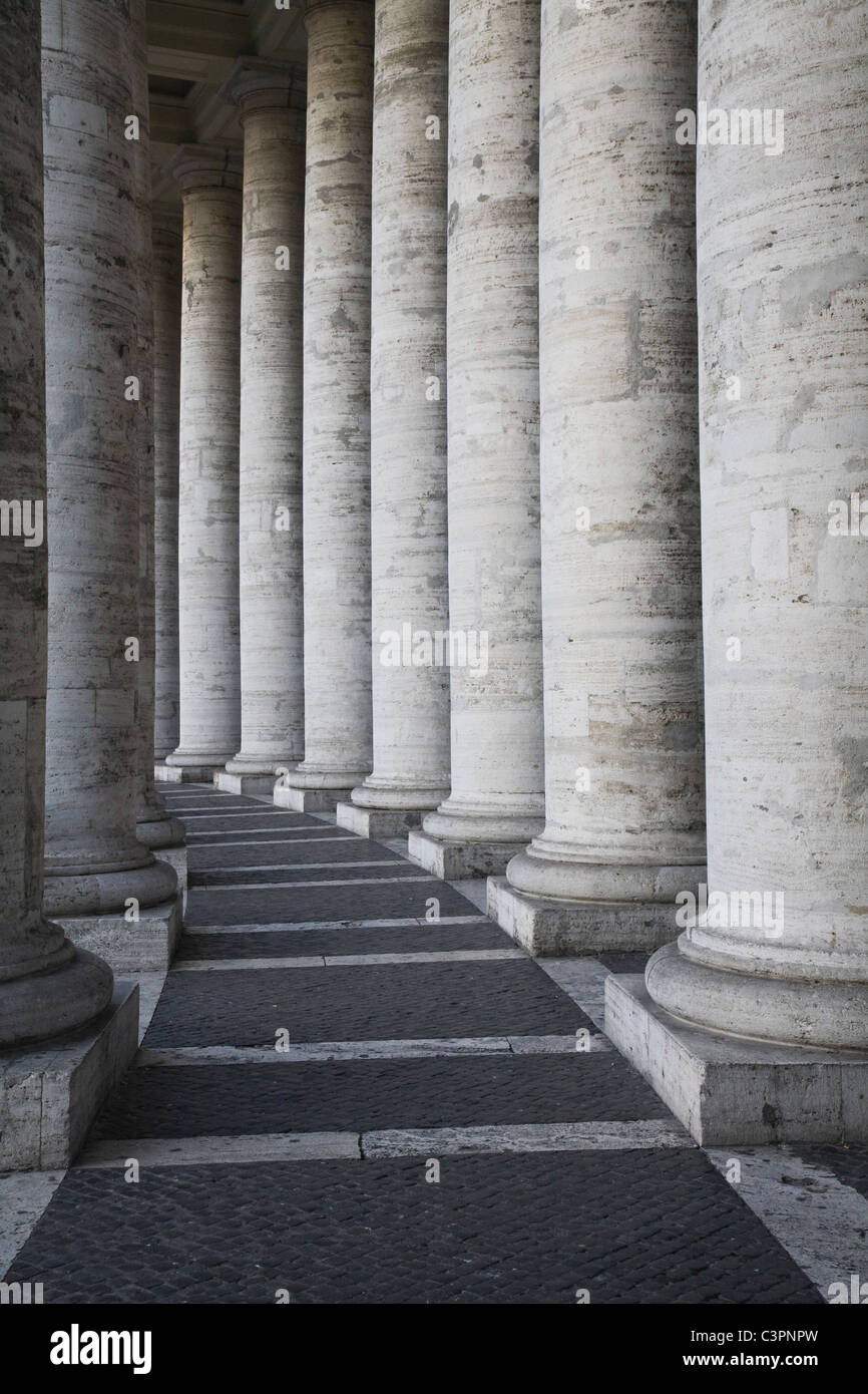 Italy, Rome, St peter's basilica with rows of columns Stock Photo - Alamy