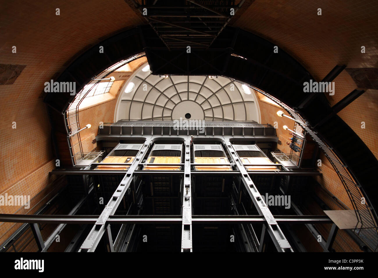 Showing the shaft hi-res stock photography and images - Alamy