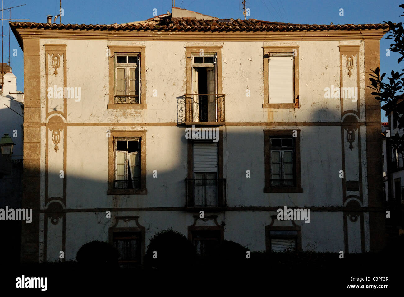 Empty mansion hi-res stock photography and images - Alamy