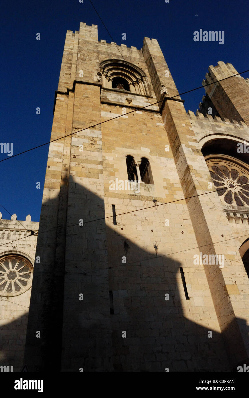 Se cathedral facade in hi-res stock photography and images - Alamy