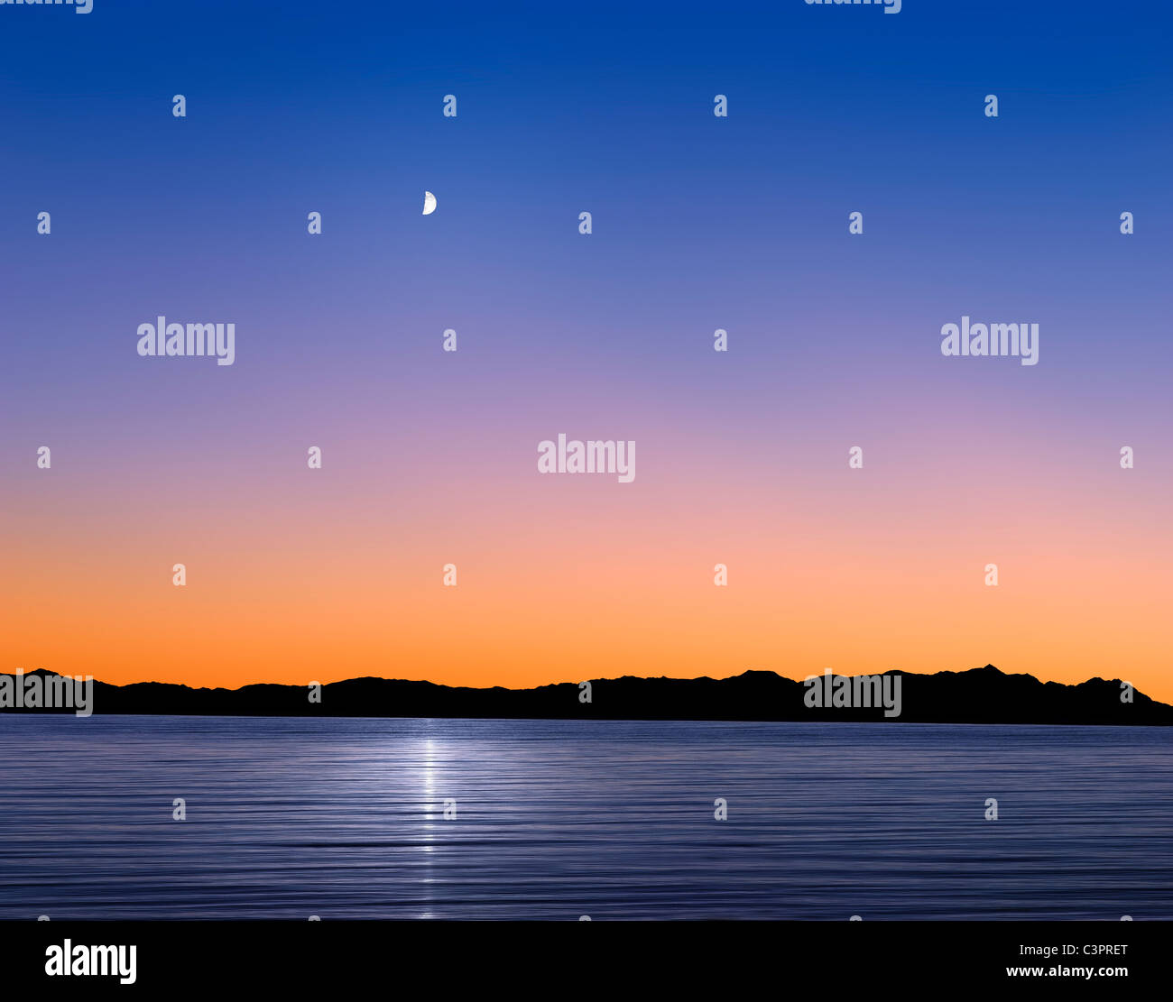 Half moon over water night hi-res stock photography and images - Alamy