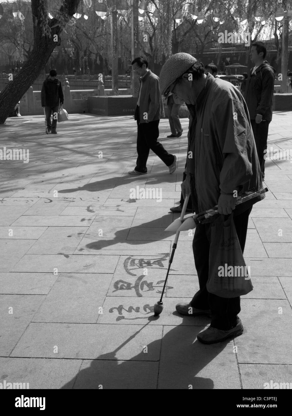Old chinese man writing calligraphy Black and White Stock Photos ...