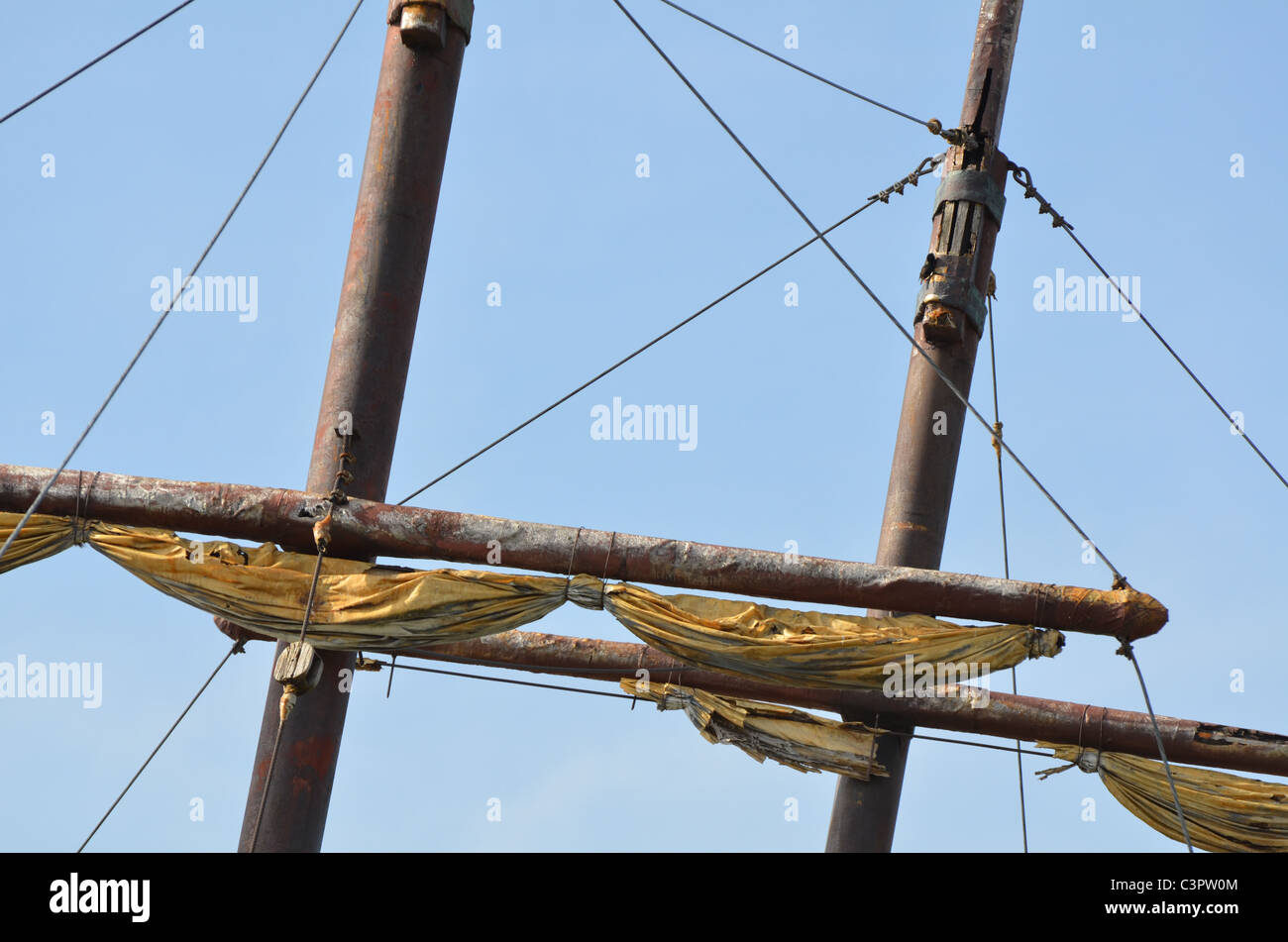 Old sails ship hi-res stock photography and images - Alamy