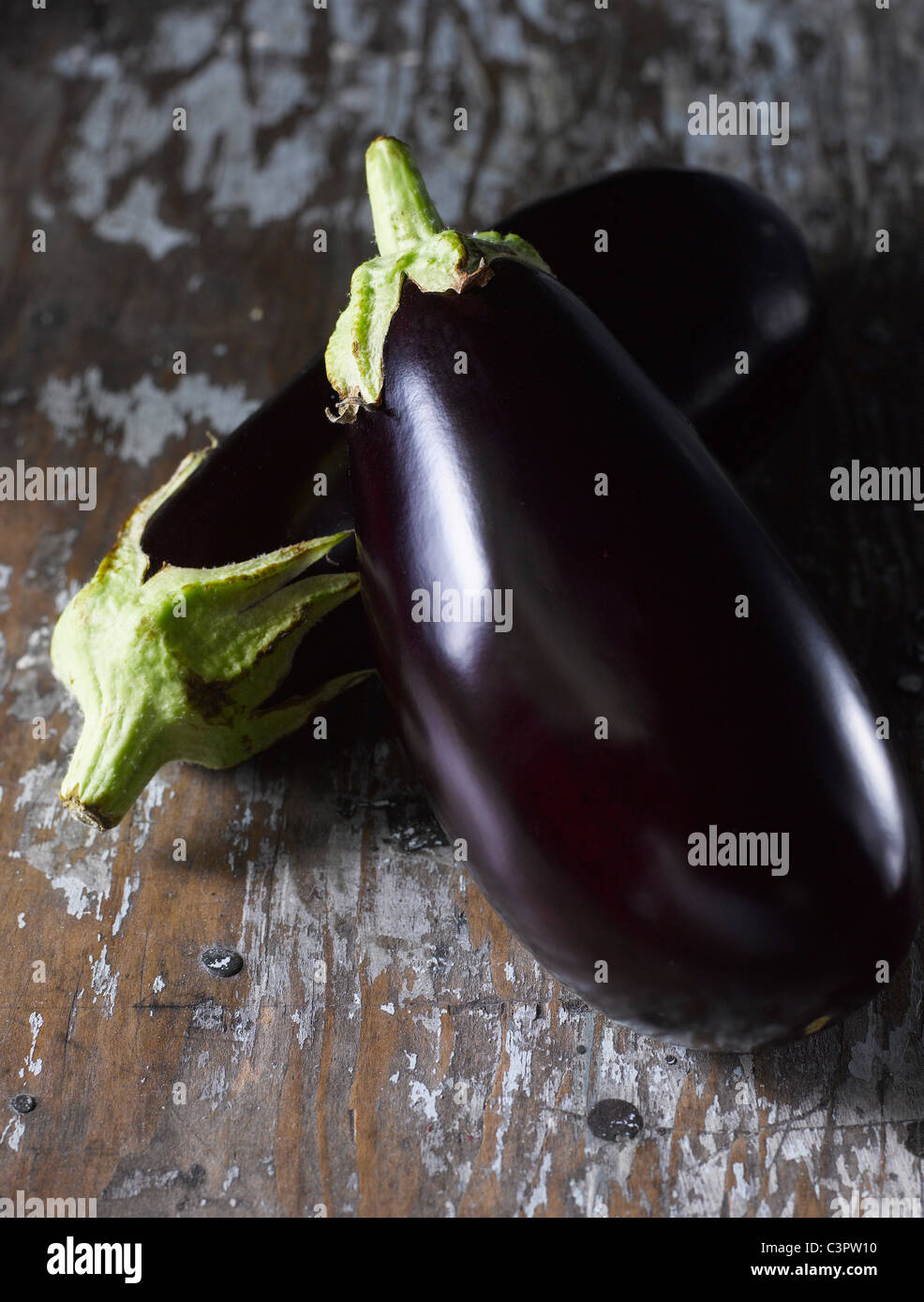 Aubergine studio hi-res stock photography and images - Alamy