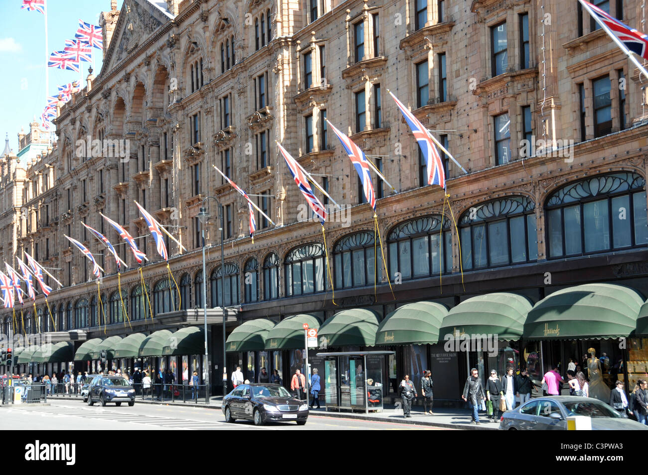 Harrods store sunny day Knightsbridge, London Stock Photo - Alamy