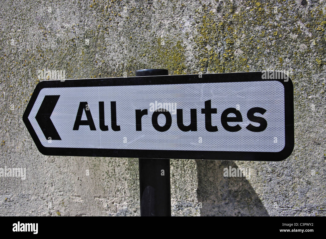 Routes sign hi-res stock photography and images - Alamy