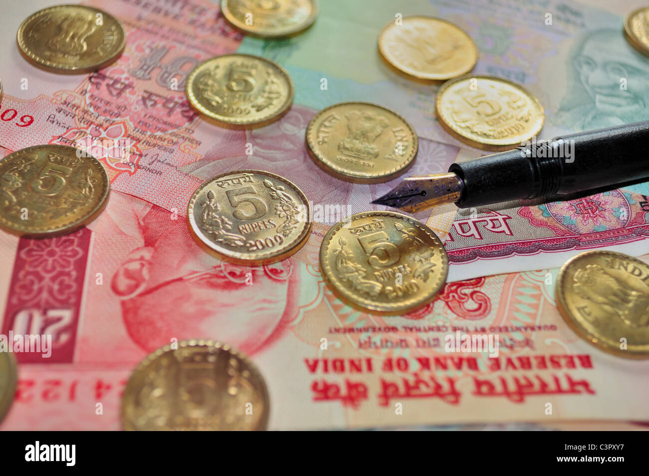 5 rupee coins hi-res stock photography and images - Alamy