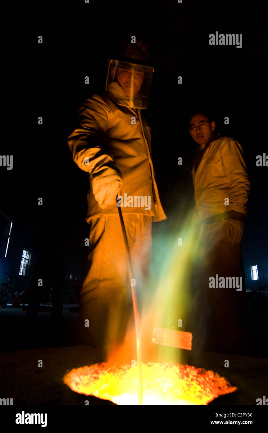 Bronze foundry hi-res stock photography and images - Alamy