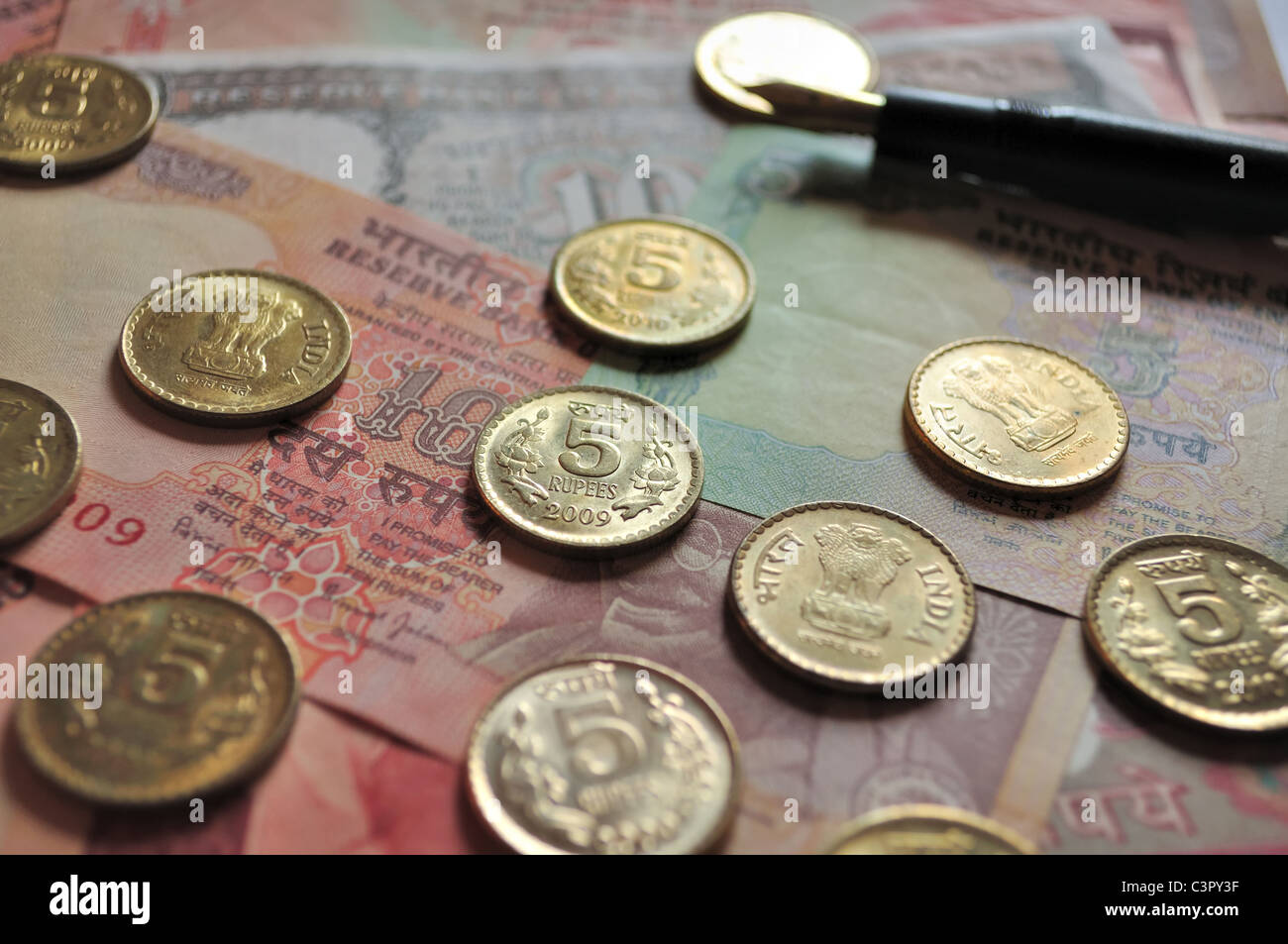 Indian currency notes and coins hi-res stock photography and images - Alamy