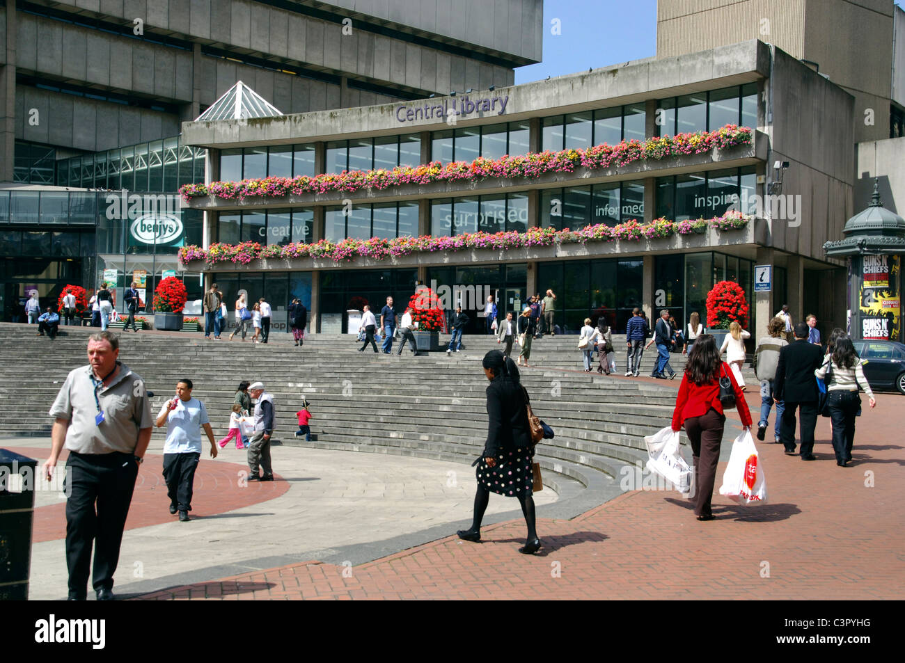 Birmingham central library chamberlain square hi-res stock photography ...