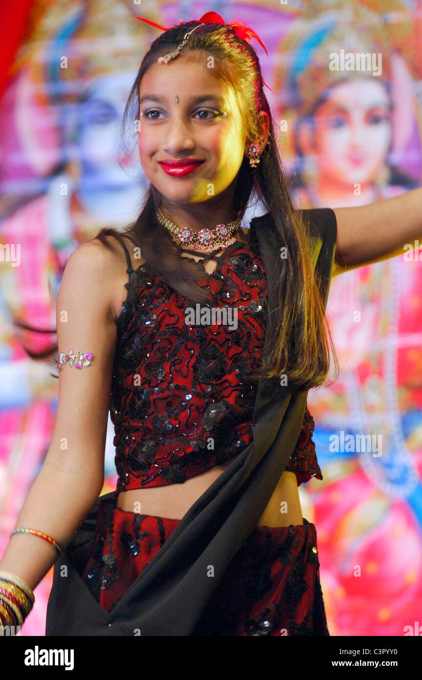 Indian dancers Diwali cultural festival Stock Photo - Alamy