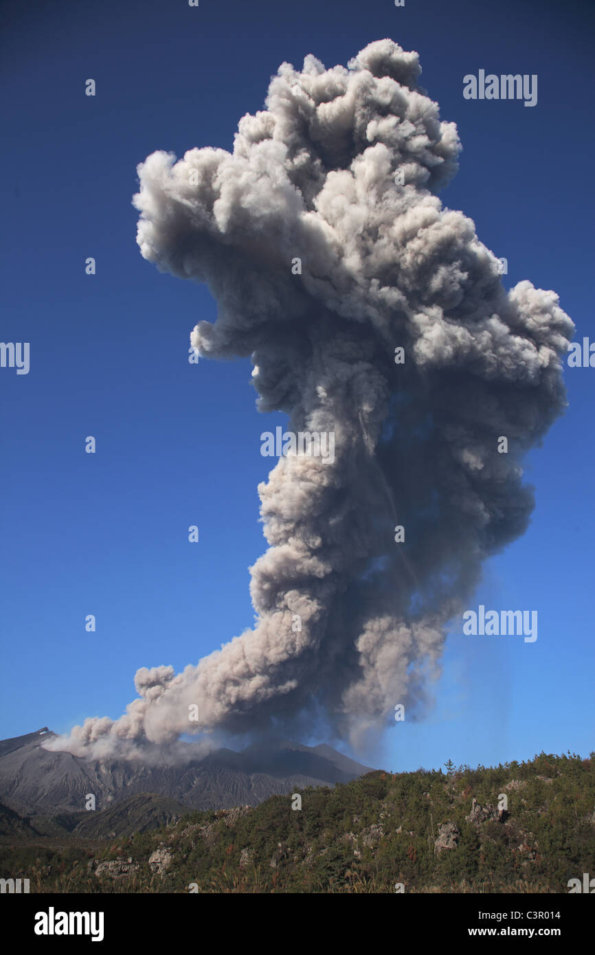 Japan, Kagoshima, Sakurajima volcano erupting Stock Photo - Alamy