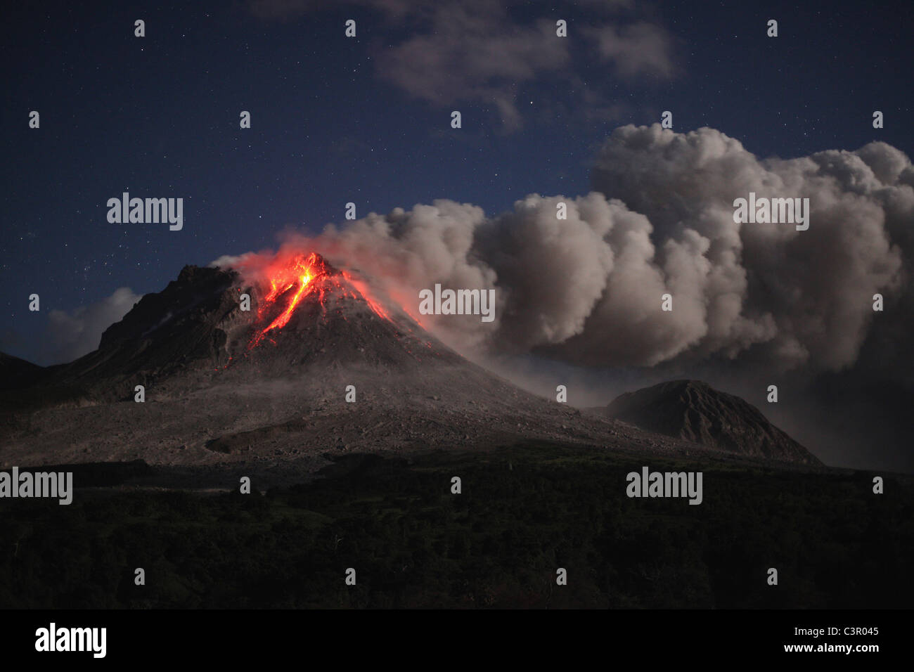 Montserrat, Caribbean, Soufriere hills volcano erupting Stock Photo - Alamy