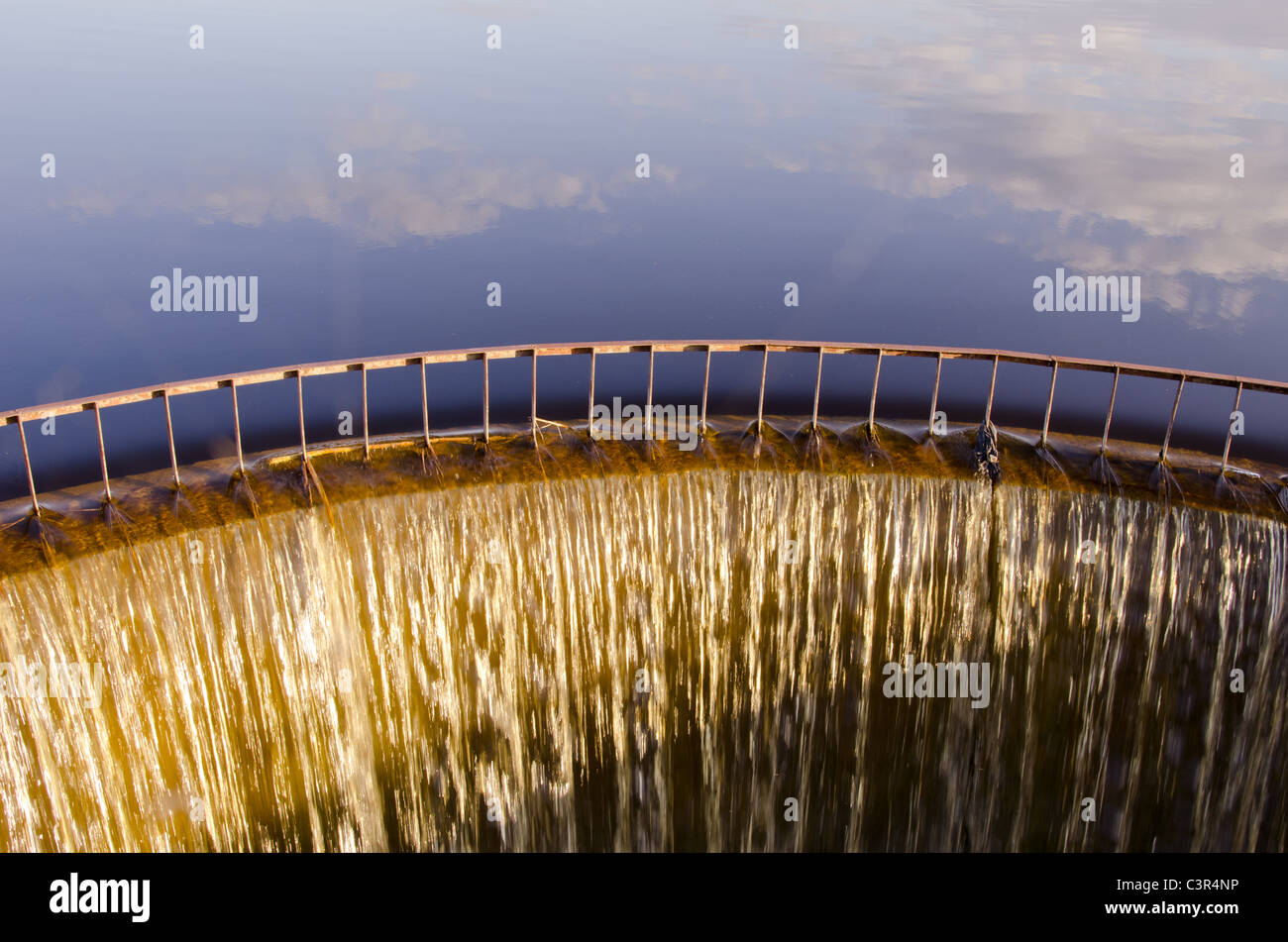 Dam background hi-res stock photography and images - Alamy