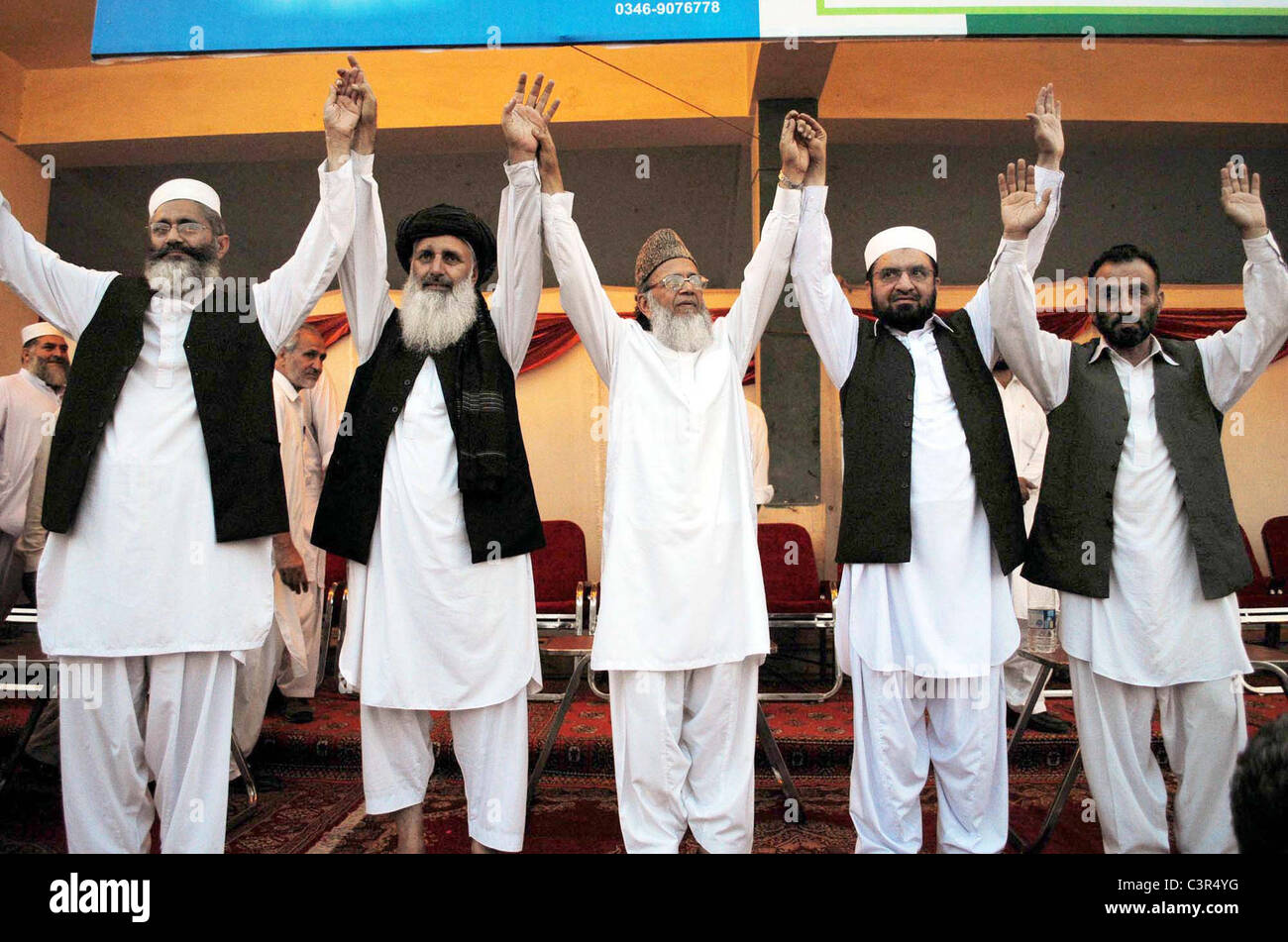 Jamat e islami ameer syed munawar hassan joints hands hi-res stock ...