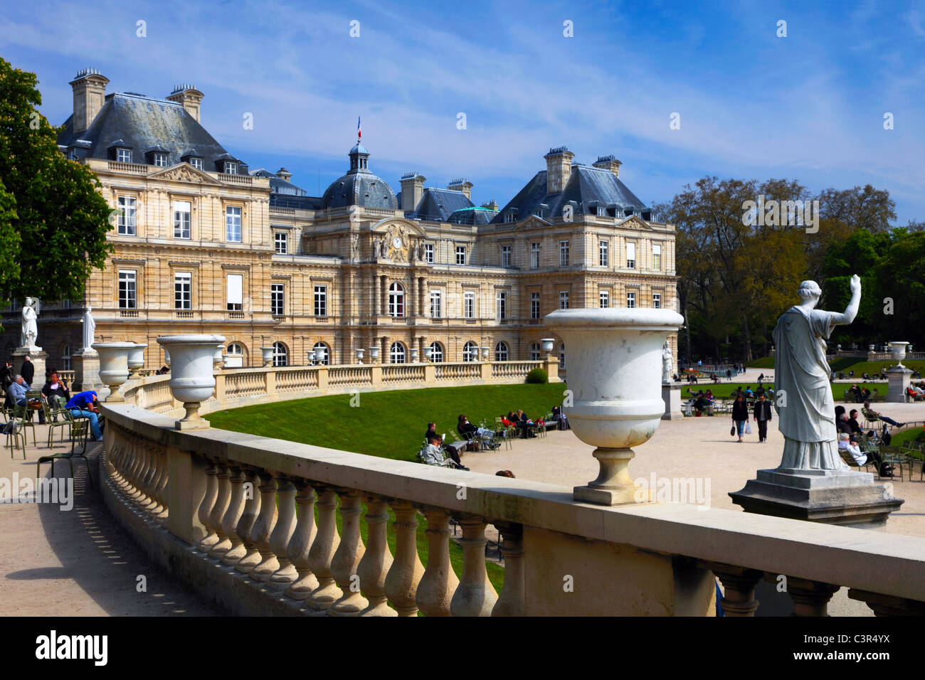 Paris luxembourg palace hi-res stock photography and images - Alamy