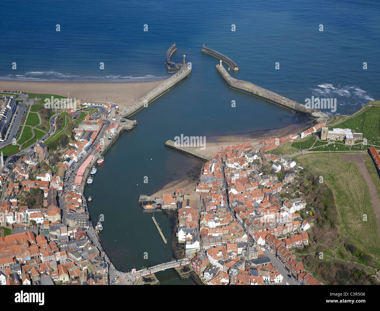 Whitby harbour hi-res stock photography and images - Alamy