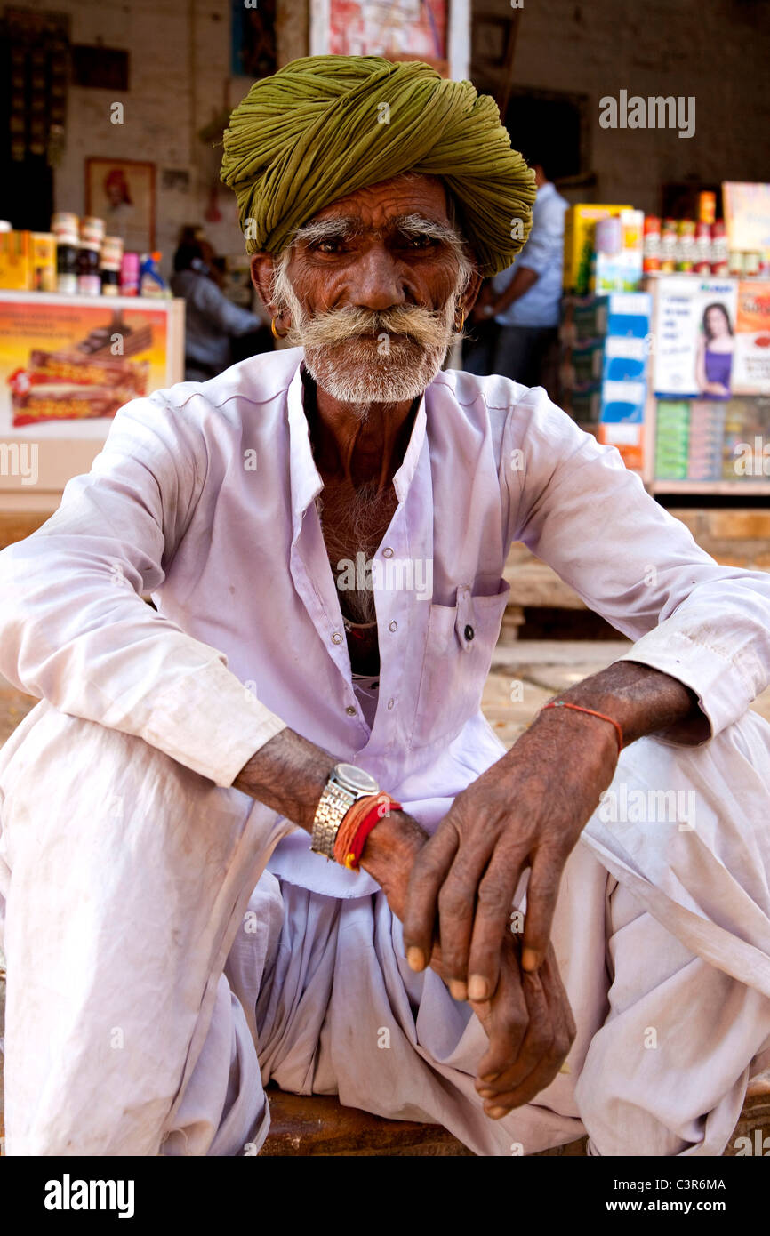 Portrait indian man old elderly beard turban man india indian man man ...