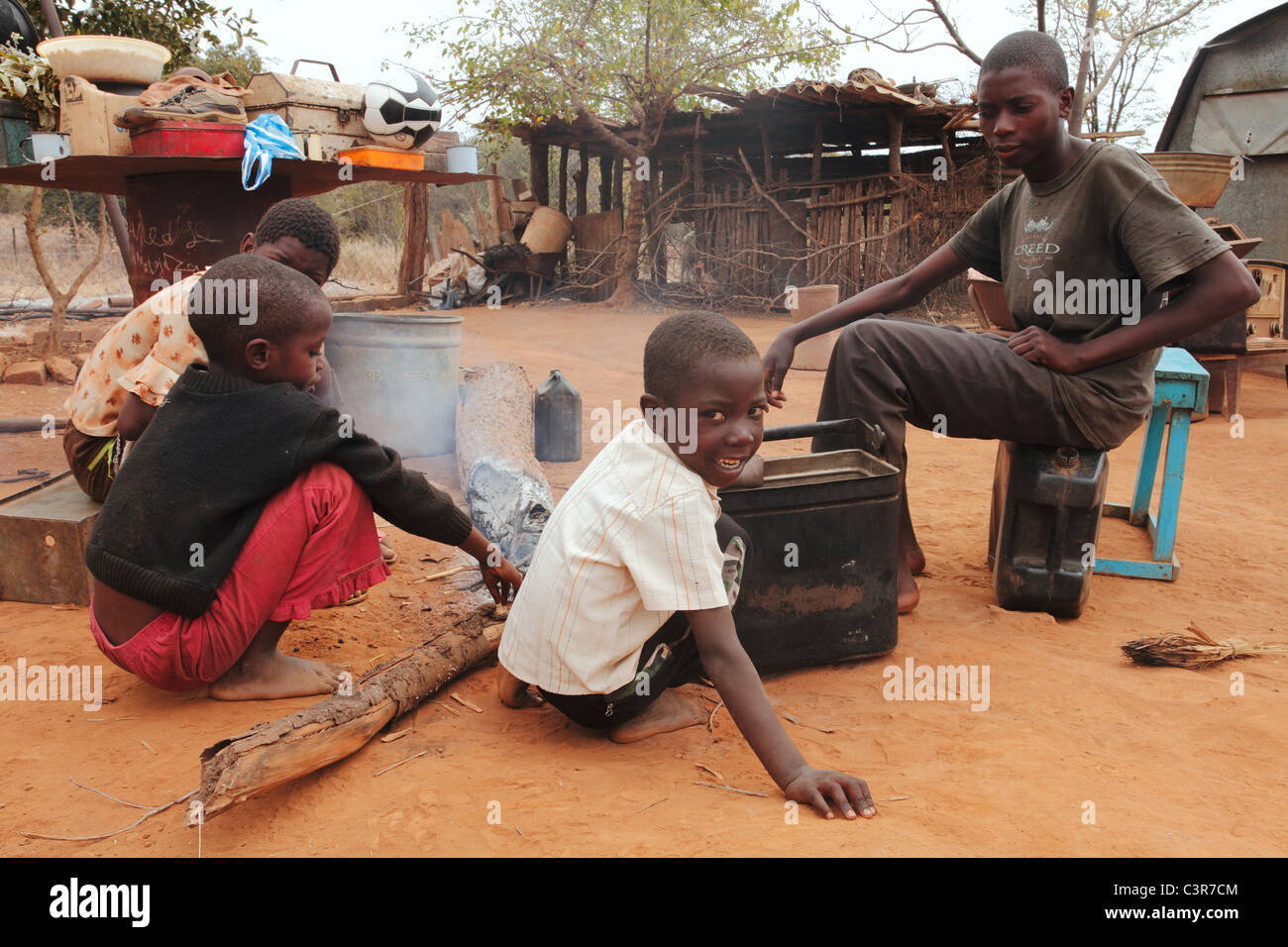 Zimbabwe traditional village hi-res stock photography and images - Alamy