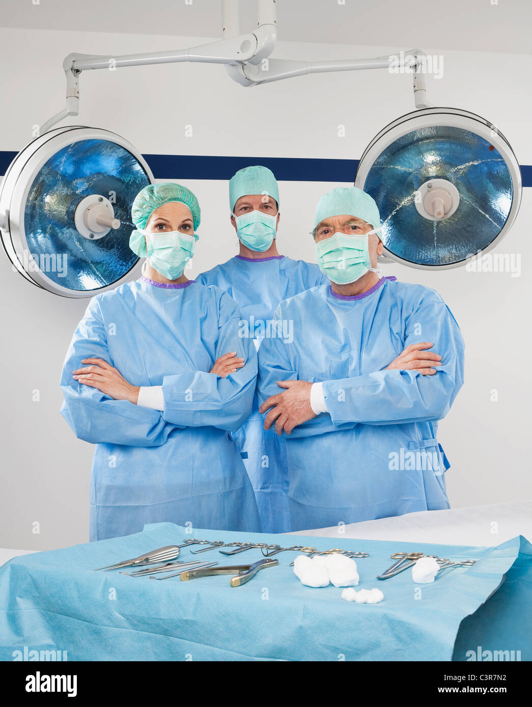 Three surgeons wearing scrubs hi-res stock photography and images - Alamy
