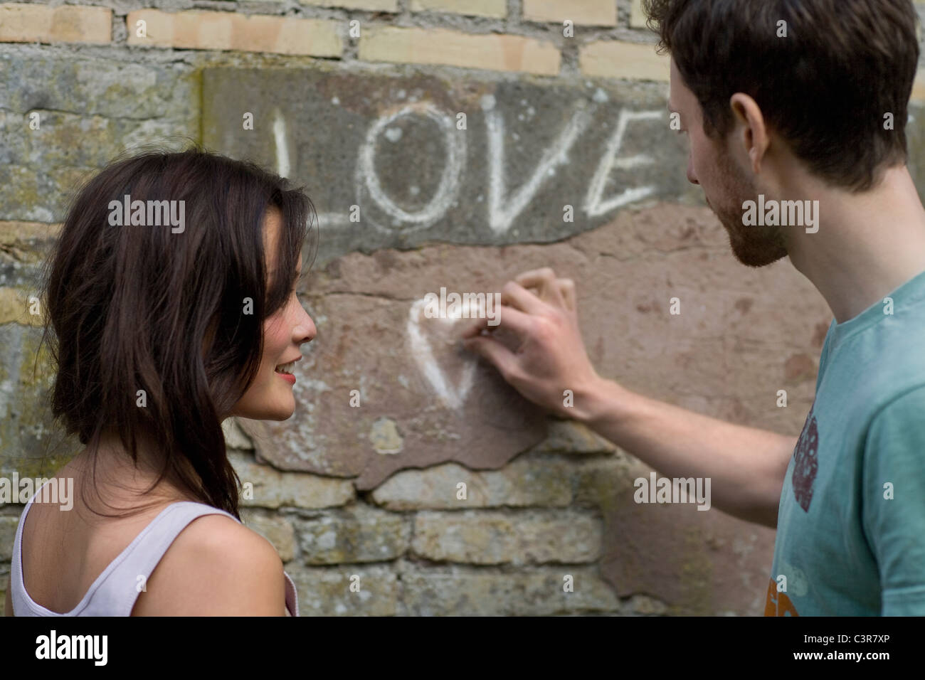 Teenage girl drawing on wall hi-res stock photography and images - Alamy
