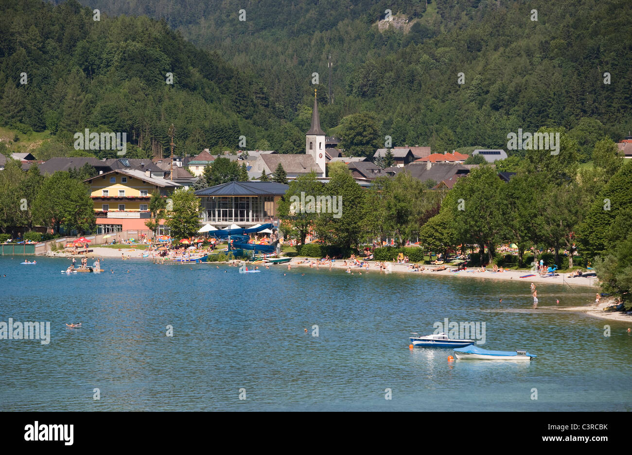 Austria, Salzkammergut, Fuschl, View of fuschlsee lake and background ...