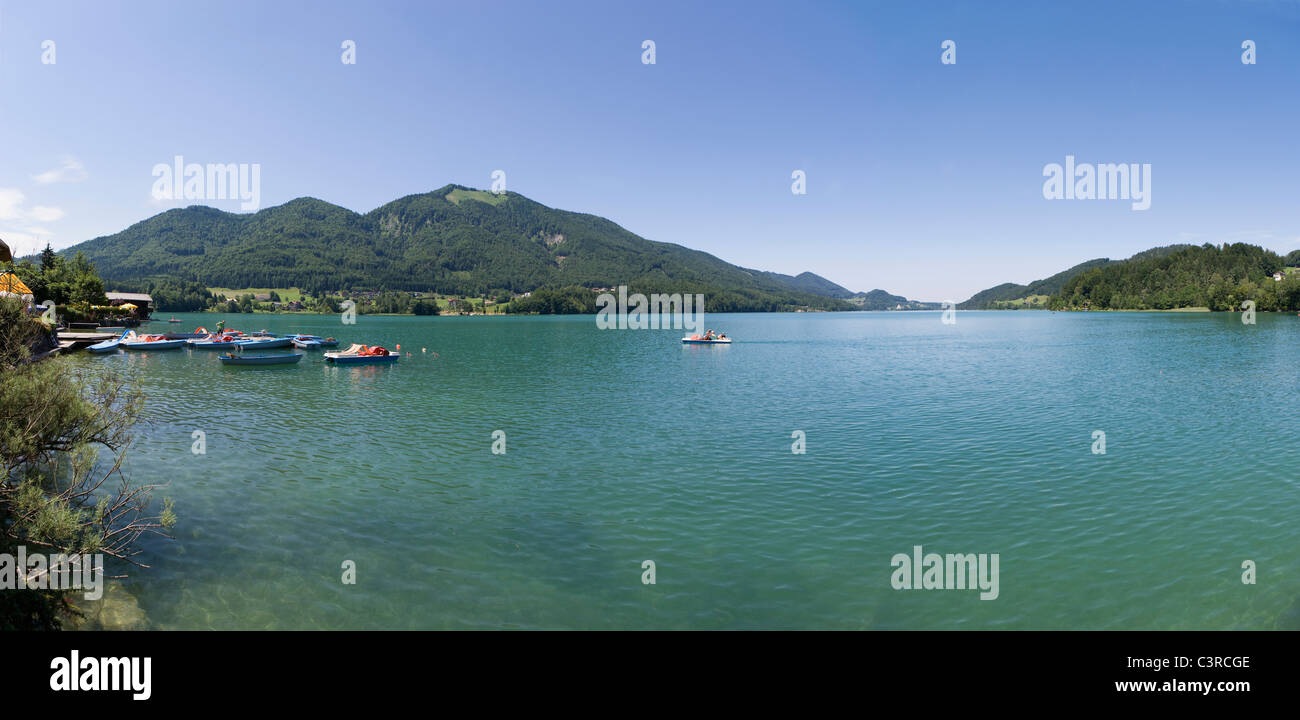 Austria, Salzkammergut, Fuschl, View of fuschlsee lake with mountains ...