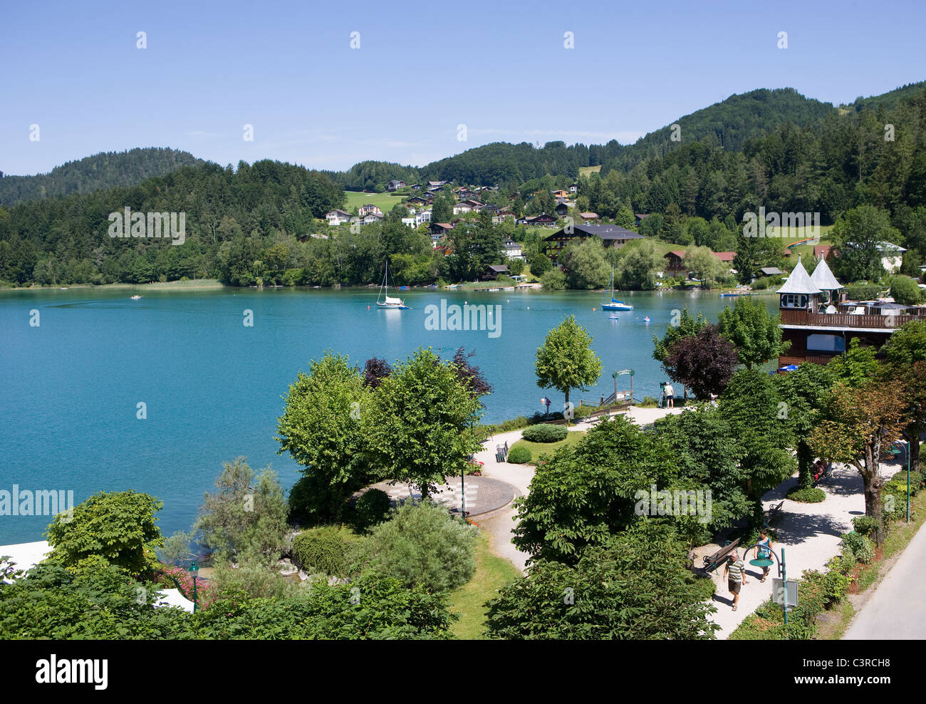 Austria, Salzkammergut, Fuschl, View of fuschlsee lake with tourist ...